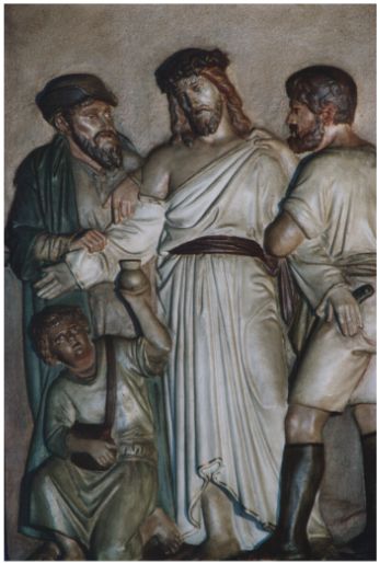 10. Station: Jesus wird seiner Kleiner beraubt